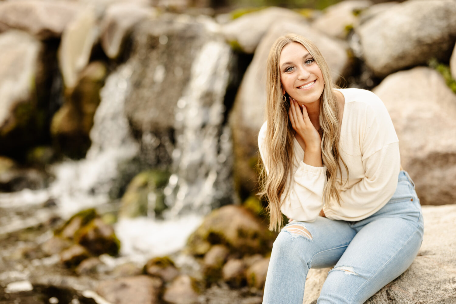 Poses for Senior Girl Portraits: 10 Pose Ideas | Cameron & Tia